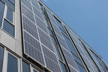 Vertical Solar Panels | Costs & Benefits in 2025
