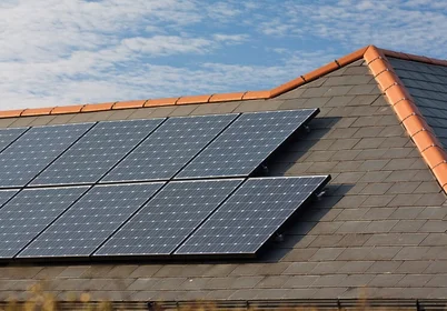 Can Solar Panels Be Installed on a Slate Roof? | 2025